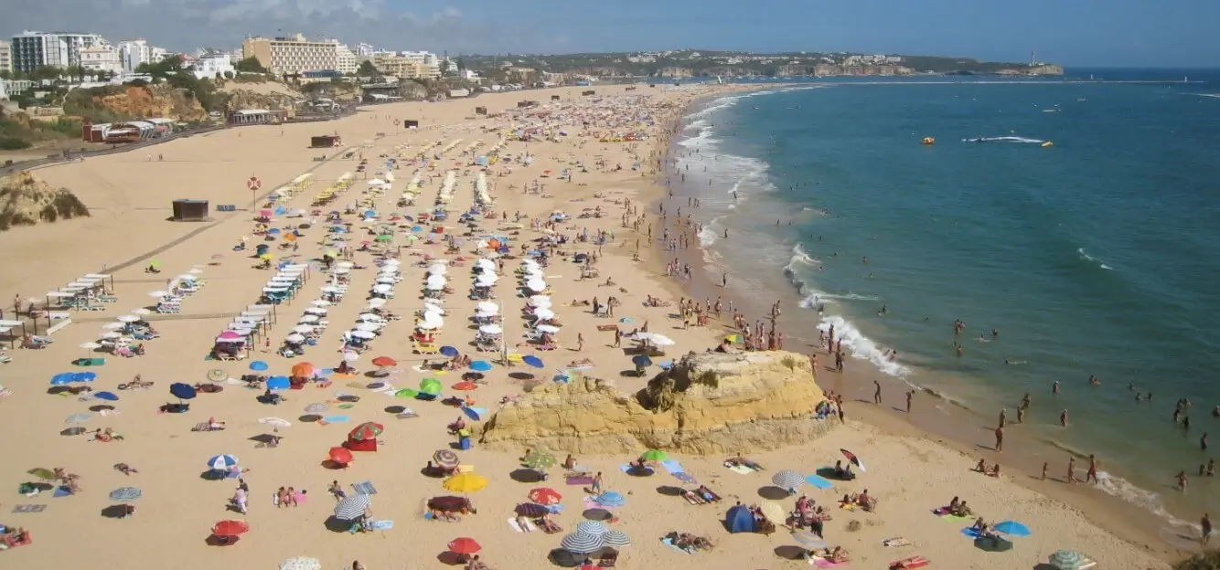 Etiqueta na praia: guia de boas maneiras para o verão